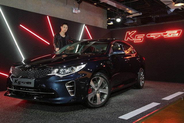 기아차, 2017 K5 발표…중형차 4파전 ‘가열’ - RPM9 전자신문엔터테인먼트