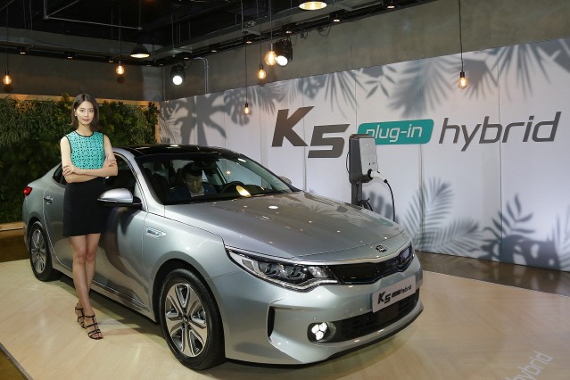 기아차, 2017 K5 발표…중형차 4파전 ‘가열’ - RPM9 전자신문엔터테인먼트