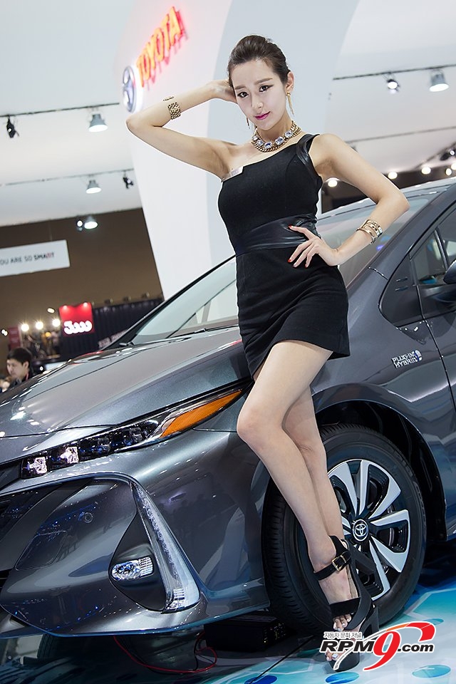 [2017 서울모터쇼 포토] 토요타 컴패니언 모델 한지오, 자유 발랄한 포즈 - RPM9 전자신문엔터테인먼트
