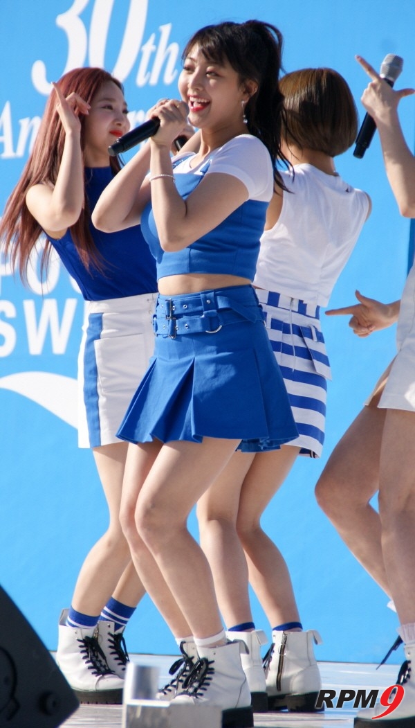 [포토] 트와이스 지효, '마이크 효리다의 큐트함' (동아오츠카 블루런) - RPM9 전자신문엔터테인먼트