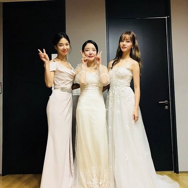 ‘투깝스’ 문지인, MBC 연기대상에서 임세미, 혜리와 함께 ‘우리들만의 포토타임’ - RPM9 전자신문엔터테인먼트