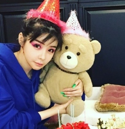 박봄, 'PD수첩' 방송 24시간 지났는데...'논란은↑ 입장無' - RPM9 전자신문엔터테인먼트