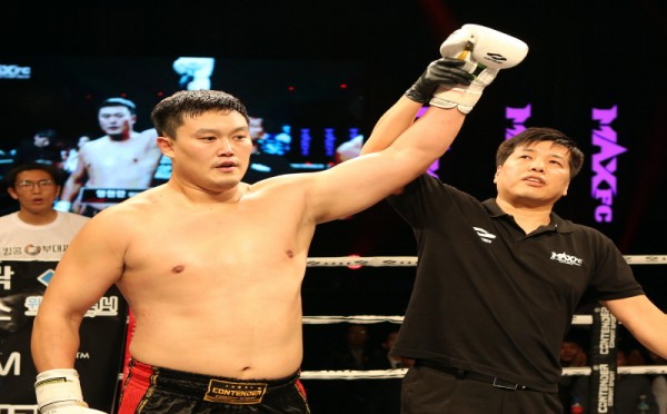 MAX FC15, ‘명승사자’ 명현만 2R KO승…‘황제의 귀환’ - RPM9 전자신문엔터테인먼트