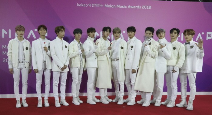 [2018 MMA] (여자)아이들·더 보이즈·, 2018 신인상 수상 - RPM9 전자신문엔터테인먼트