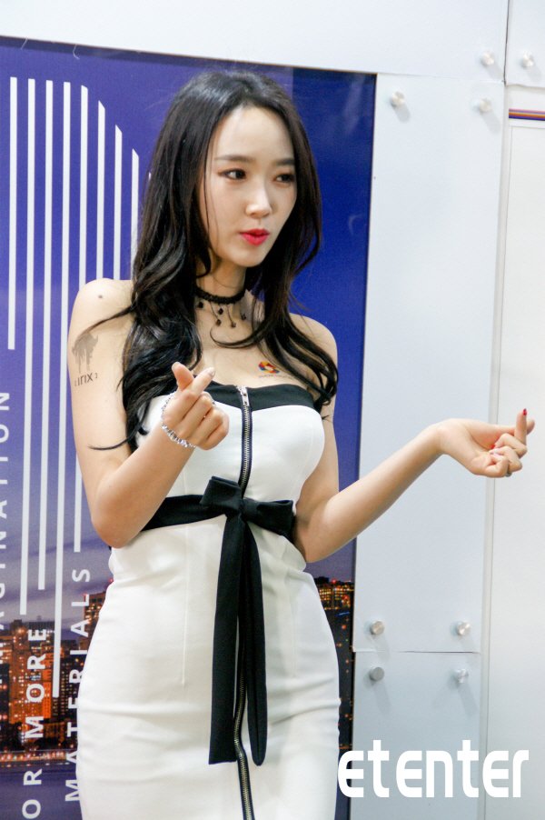 [2017 P&I 포토] 모델 김다나, '섹시미 가득한 러블리걸' - RPM9 전자신문엔터테인먼트