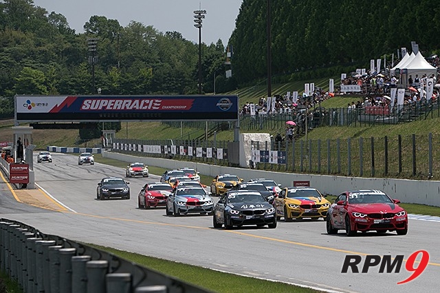 [포토] '슈퍼레이스' 신윤재, BMW M 클래스 2전 결승 3위 - RPM9 전자신문엔터테인먼트