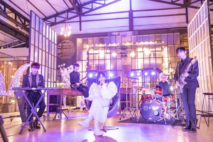 디코이(D.COY), 쇼챔서 'GO AWAY' 첫 무대 공개 - RPM9 전자신문엔터테인먼트