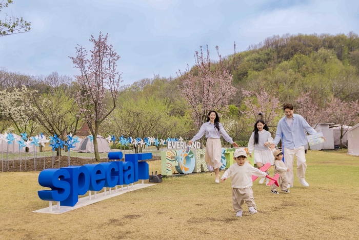 SKT, 10년 이상 장기 우수 고객에 '숲캉스' 초청 - 전자신문