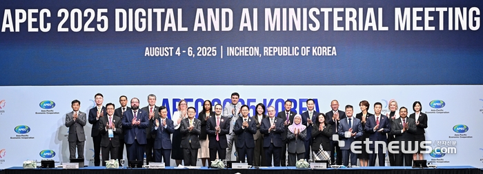 배경훈 과기정통부 장관 “번영과 지속가능한 성장을 위한 디지털·AI 전환” APEC 공동선언문 주도 - 전자신문