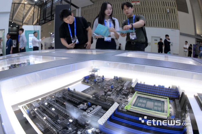 [KPCA쇼 2025]AI가 바꾼 PCB·패키징 산업…서버 이어 모바일·IT까지 침투 - 전자신문