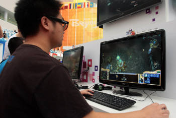 LGD FPR 3D 모니터 중국서 최고 3D 모니터상 - 전자신문