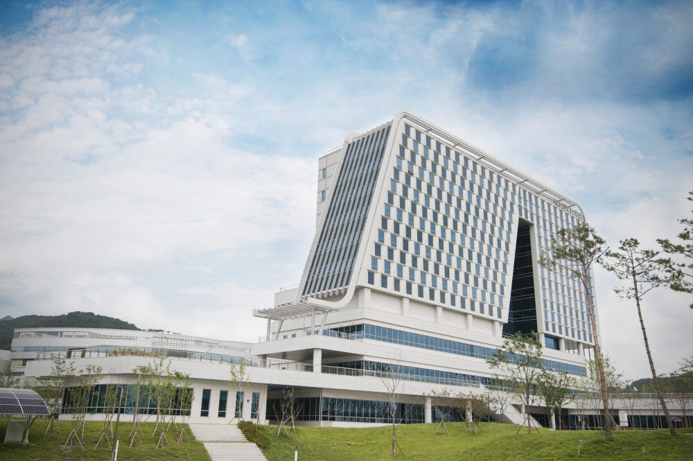 [포스트 코로나]NIA, ICT 활용 코로나19 대응 경험 국제사회에 공유…사례집 발간 - 전자신문