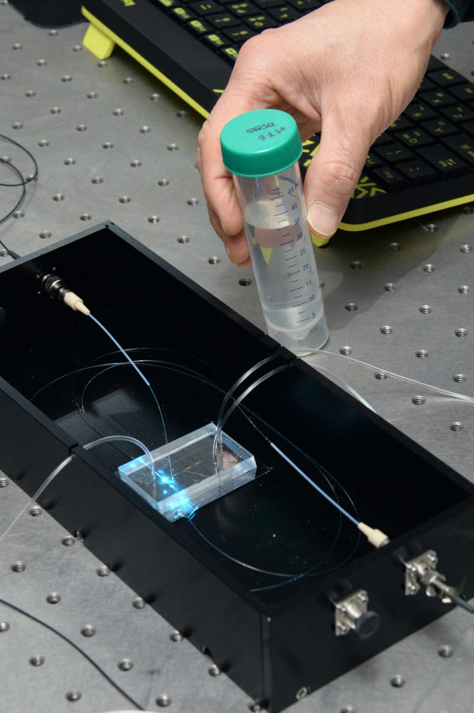 ETRI, '물방울 형광 리더기' 핵심 기술 개발...디지털 PCR 보급 견인 - 전자신문