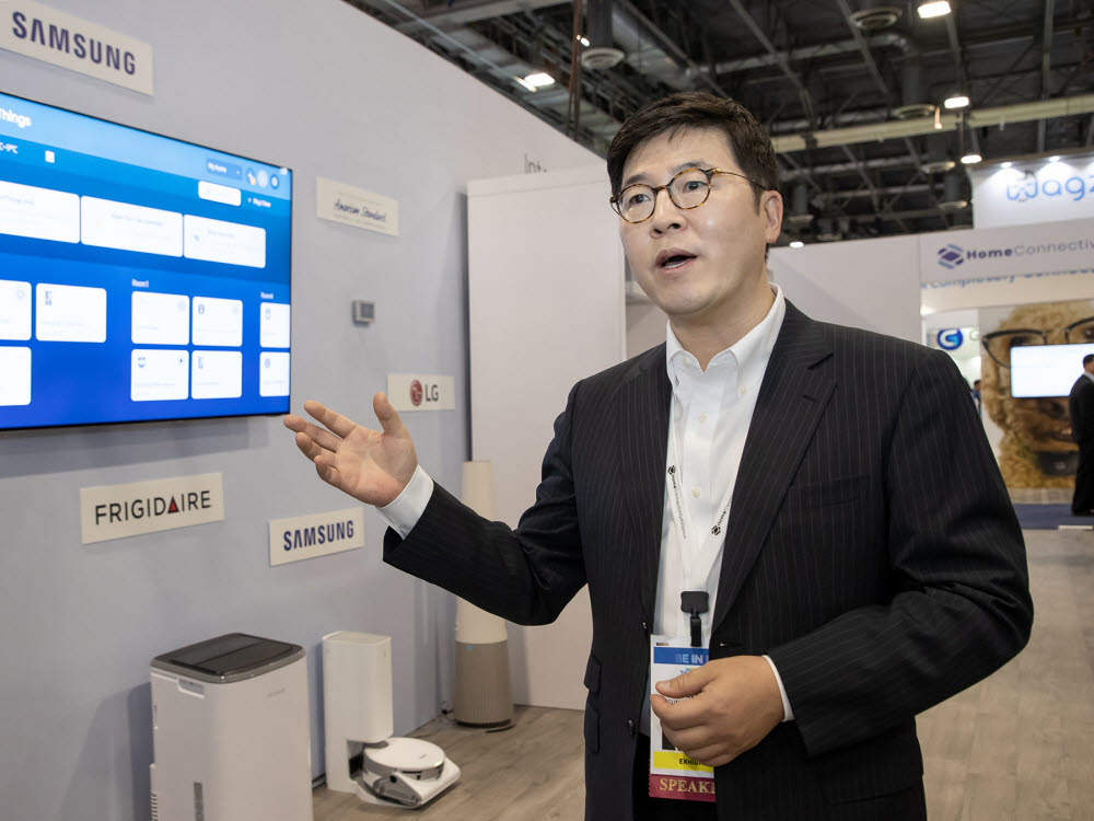 ces-2023-turn-on-the-lg-aero-tower-with-the-samsung-smartthings-app